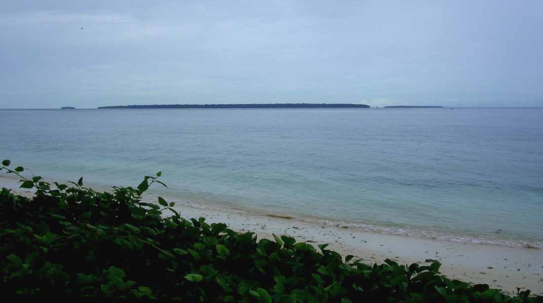 Rain and Ghislaine: Kayaking Indonesia in 2007